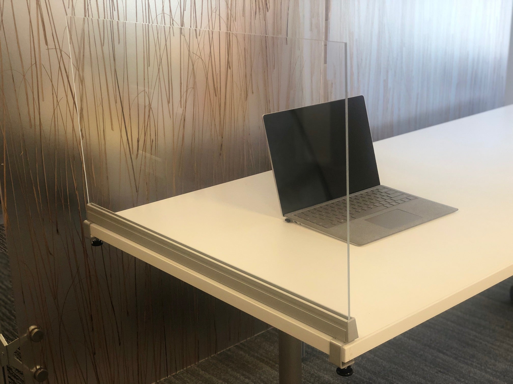 Universal Upmount Screen - Worksurface Mount (PUE-CLW) – fluidconcepts